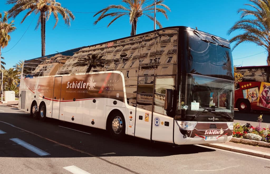 Les cars Schidler passent la frontière